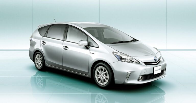 Toyota Prius Alpha Review and Full Specifications Guide - Auto Cast ...