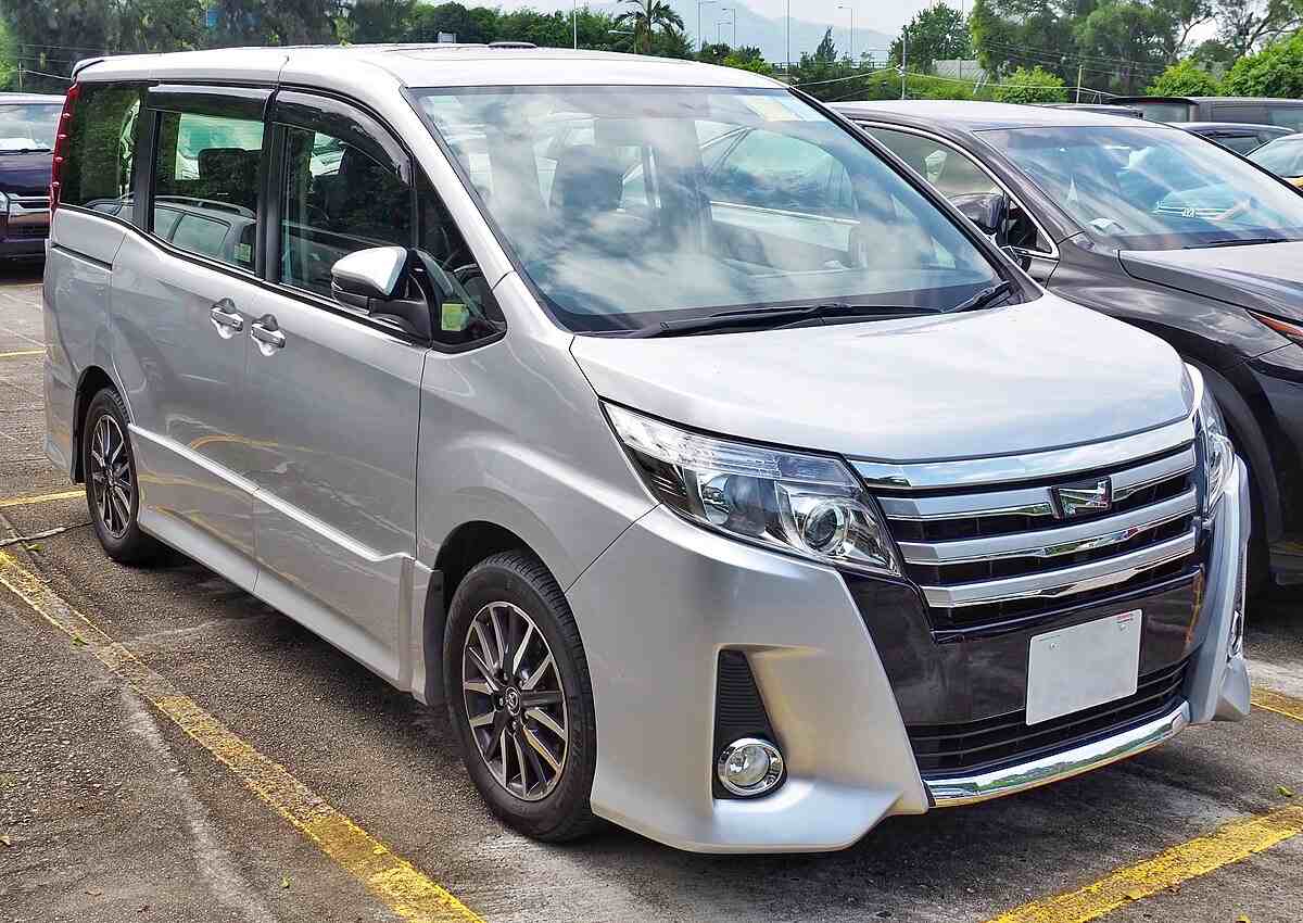 Toyota Noah Review and Full Specifications Explained - Auto Cast ...